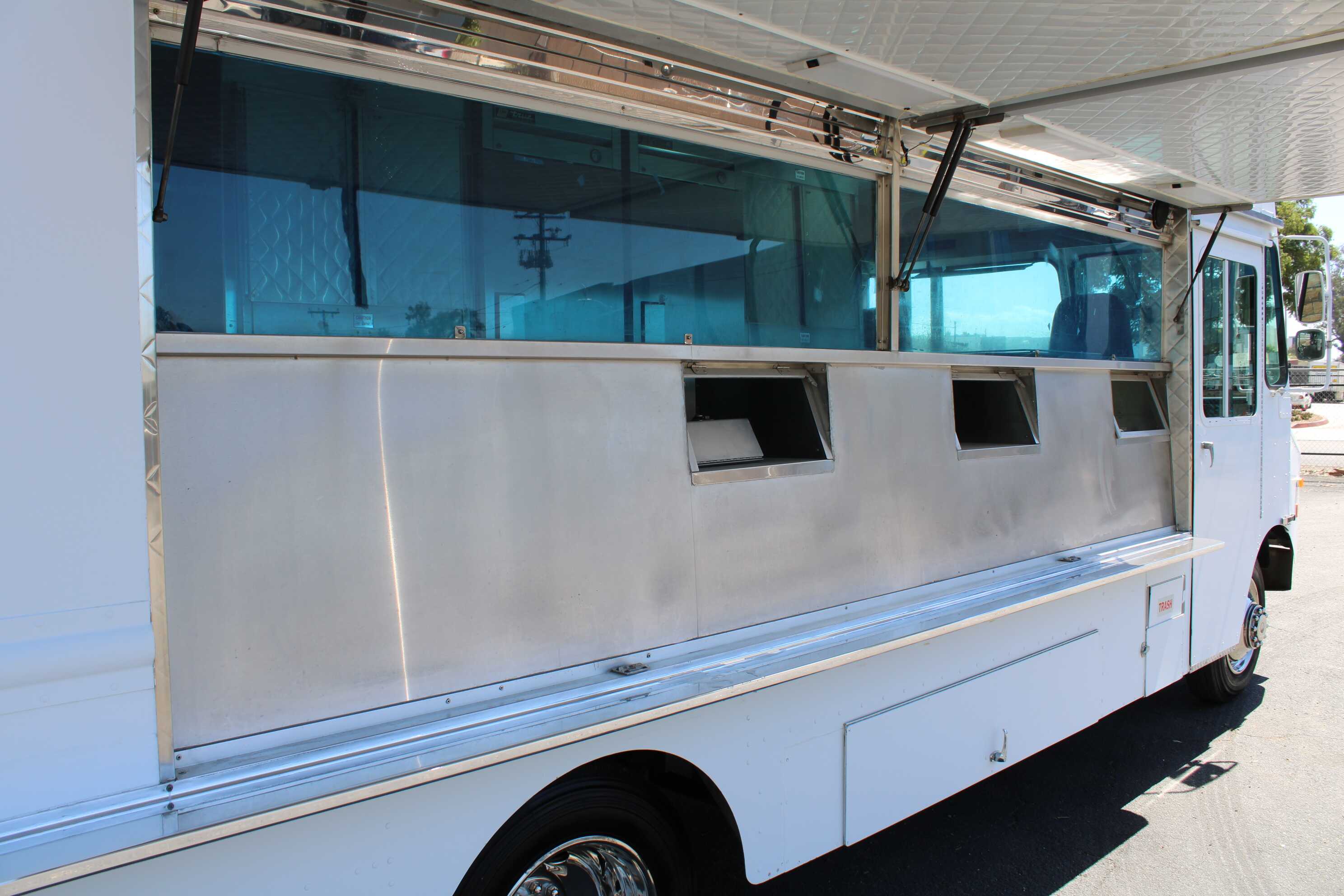 Used 1995 GRUMMAN OLSON Chevrolet P30 18 ft Food Catering Step Van ...