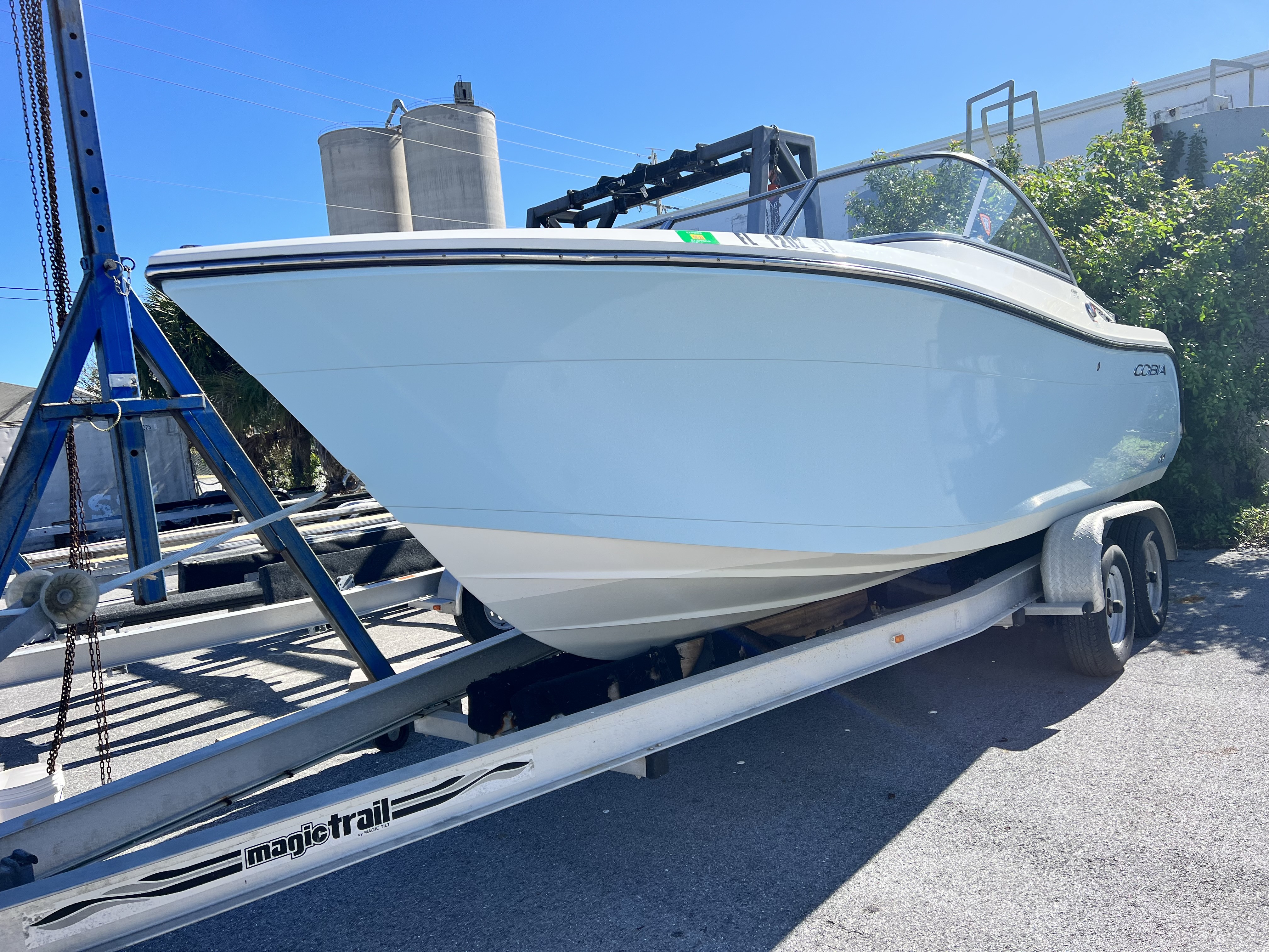 2021 COBIA 220 DC Dual Console Power Boat For Sale in Fort Pierc...