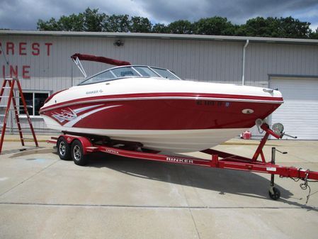 2012 RINKER CAPTIVA 246 BR Runabout Power Boat For Sale in New B...