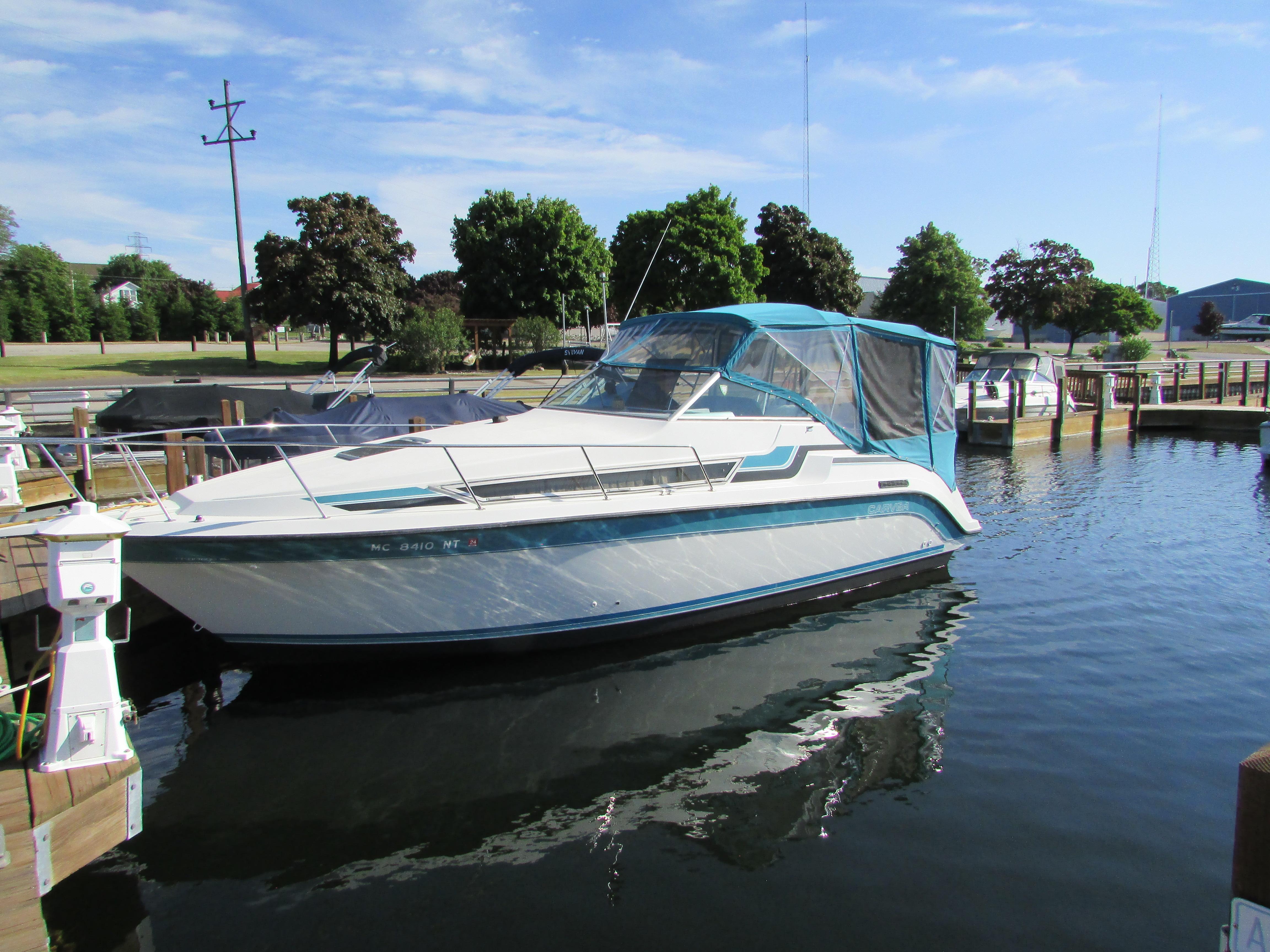 1989 CARVER 280 Montego Cruiser Power Power Boat For Sale in Man...
