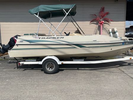 2000 TRACKER PARTY DECK FAMILY DECK BOAT Deck Boat Power Boat Fo...