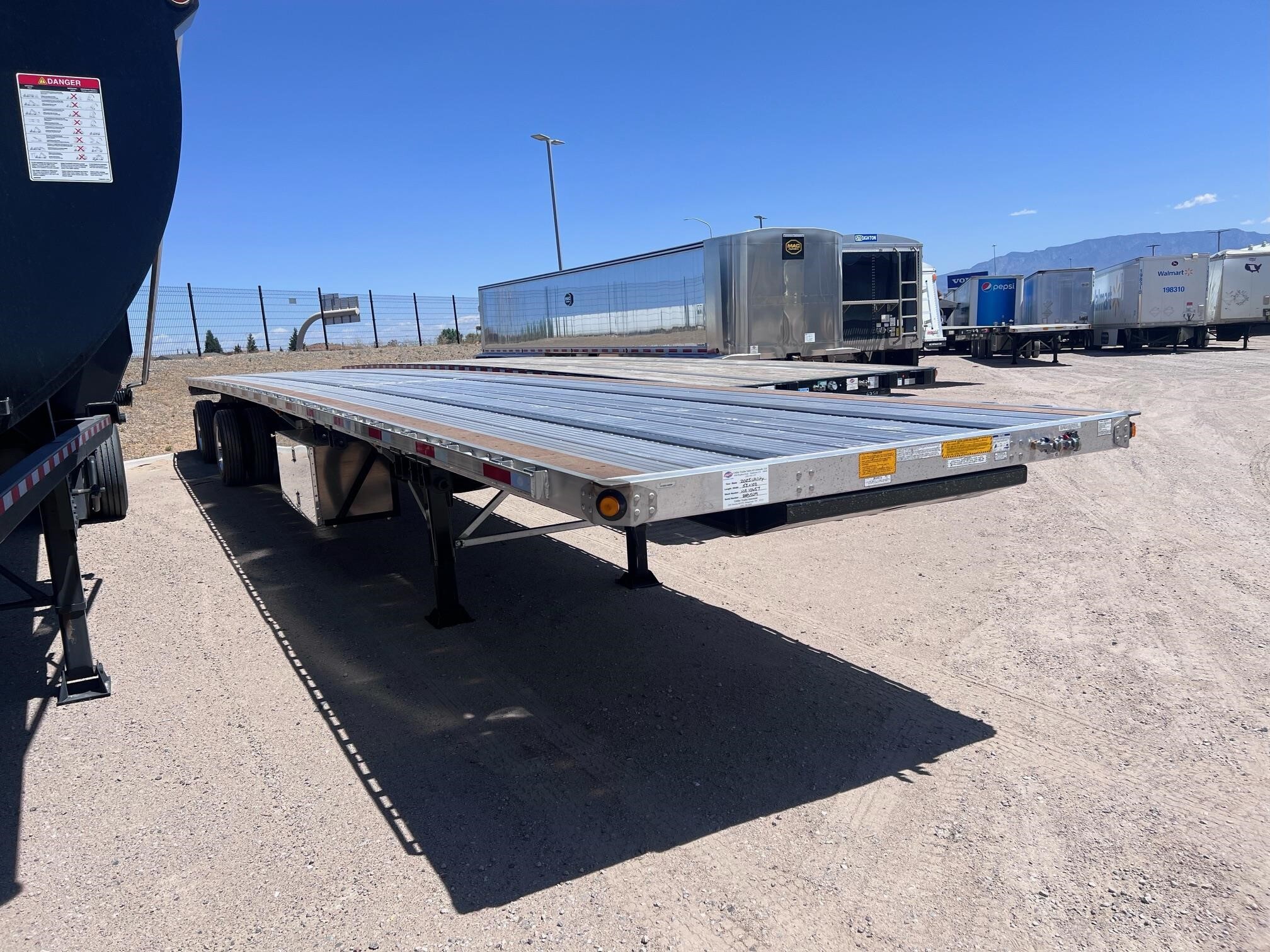 New 2025 UTILITY CAL LEGAL 53' COMBO FLATBED, AIR RIDE W REAR SLIDE ...