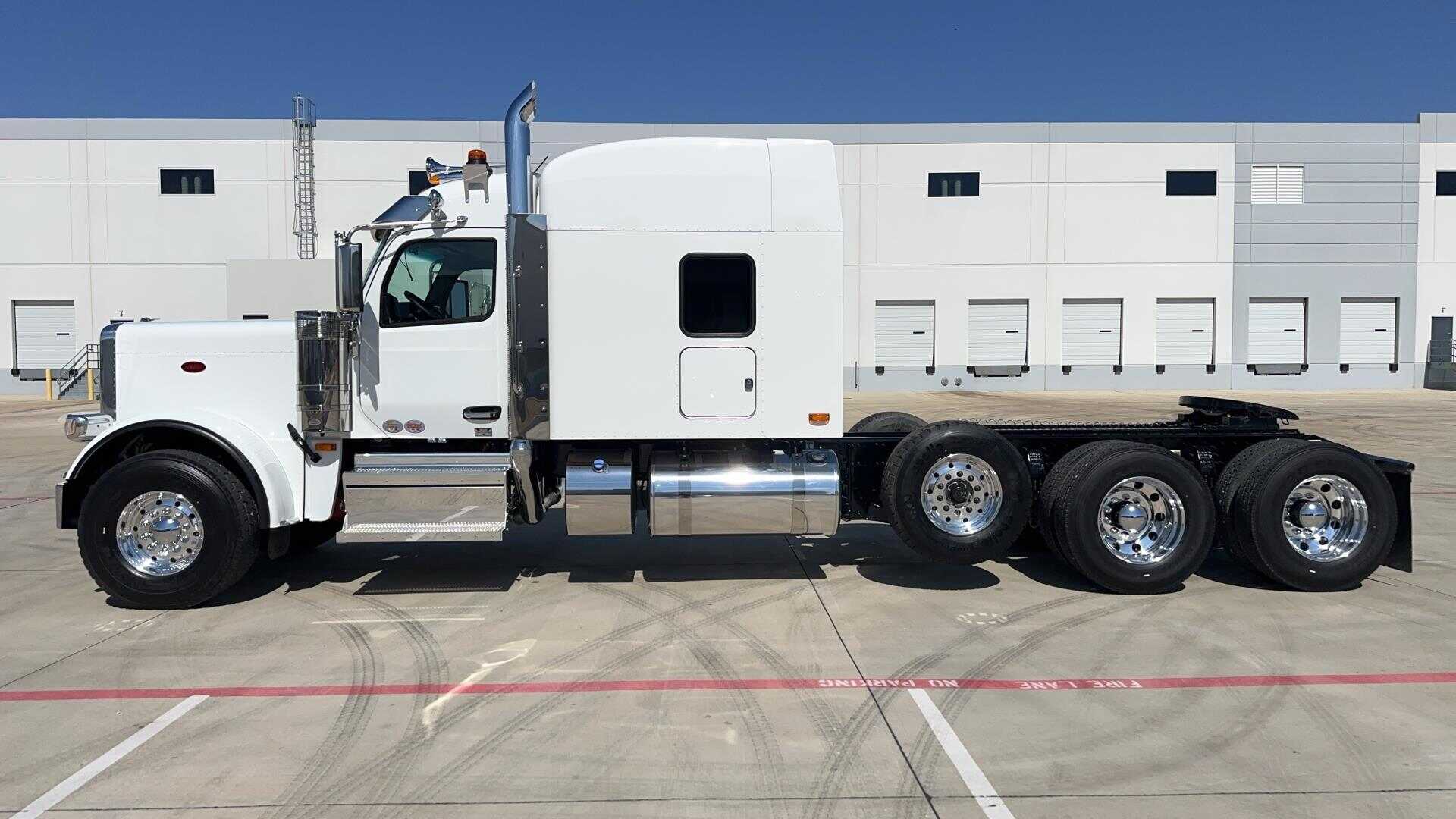 New 2026 Peterbilt 589 Sleeper Trucks in Irving, TX | RaD