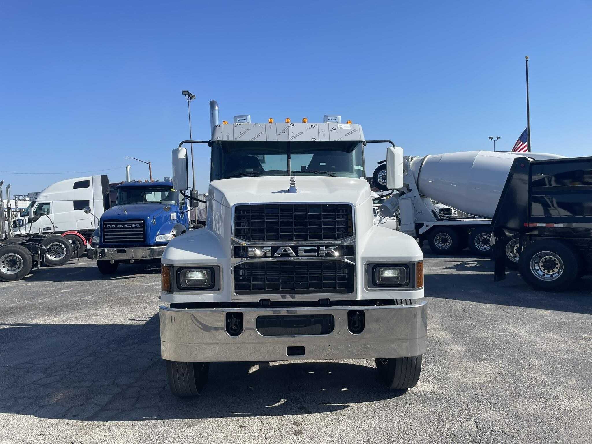 New 2026 MACK PINNACLE Conventional - Day Cab in Fort Worth, TX | NextTruck