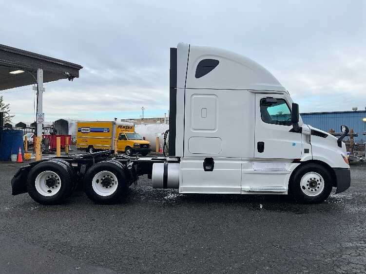 Used 2023 FREIGHTLINER CASCADIA 116 Conventional - Sleeper Truck in ...