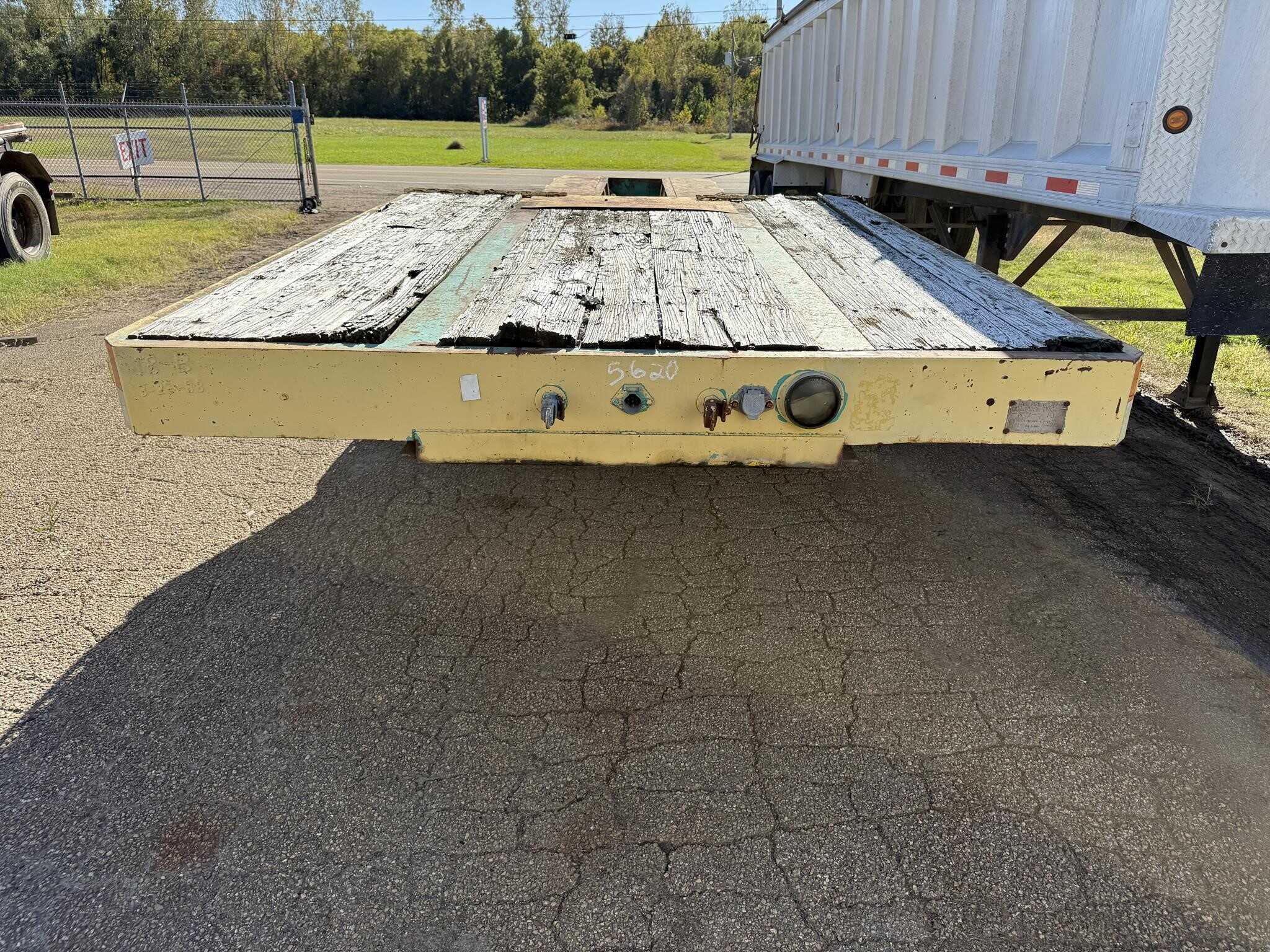 Used 1977 FRUEHAUF 42 FT DROP DECK EQUIPMENT HAULER Lowboy Trailer in ...