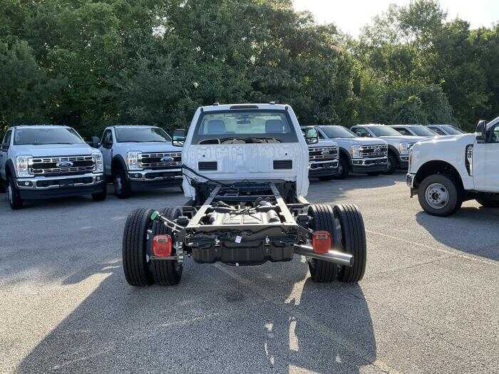 New 2025 FORD F550 Cab Chassis in Dallas, TX | NextTruck