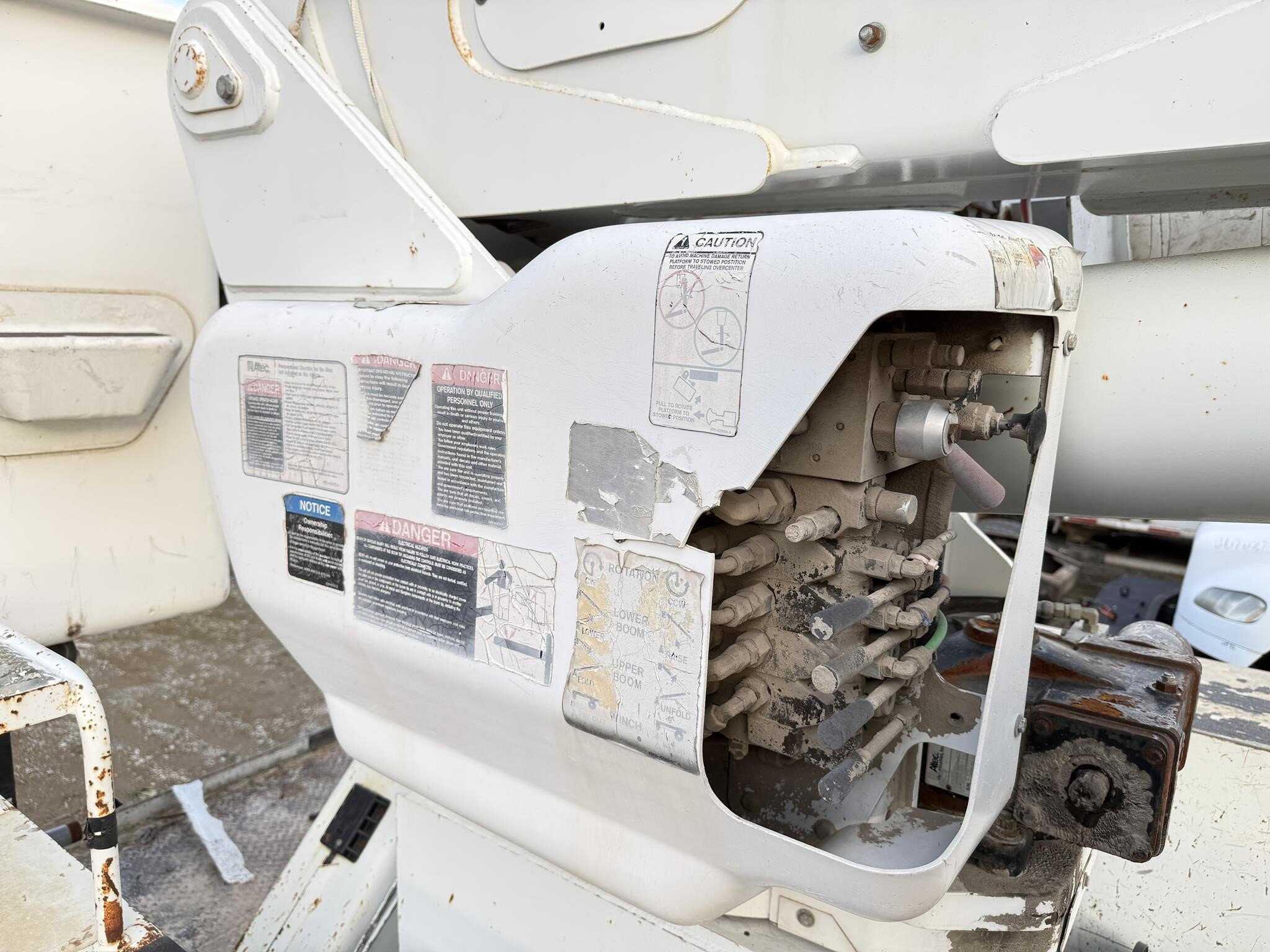 Used 2006 ALTEC AM55 Bucket Truck - Boom Truck in Covington, TN | NextTruck