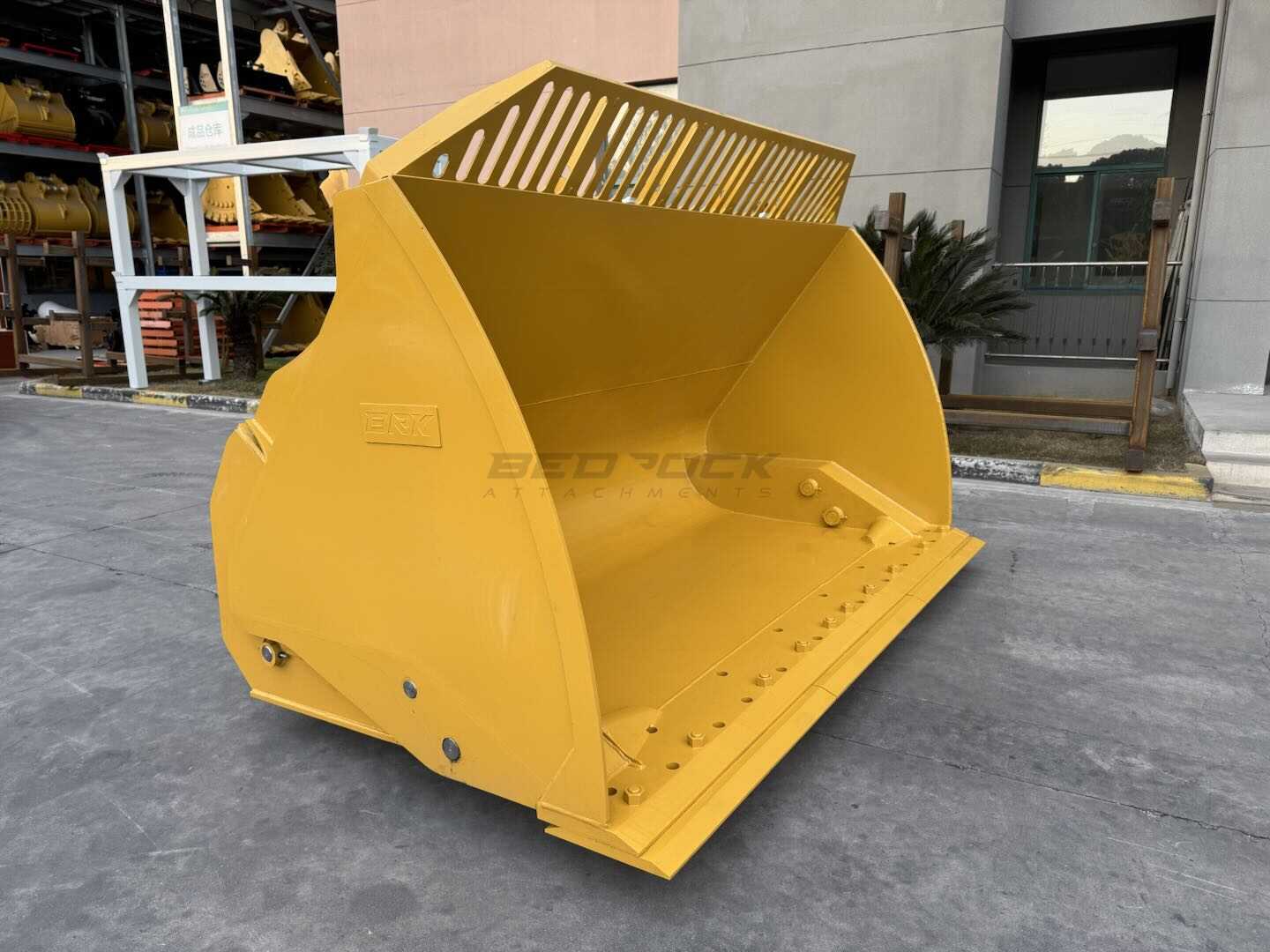 New BEDROCK High Dump Bucket for Pin on CAT 924 - 930, 5.0m3 Bucket in ...