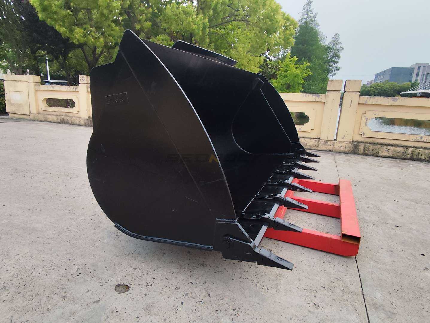 New BEDROCK GP 94in Bucket for ISO Coupler CAT 910 - 918, BOT Bucket in ...